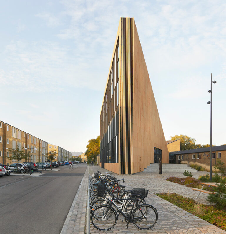 hufton + crow captures COBE's wedge-shaped library in copenhagen