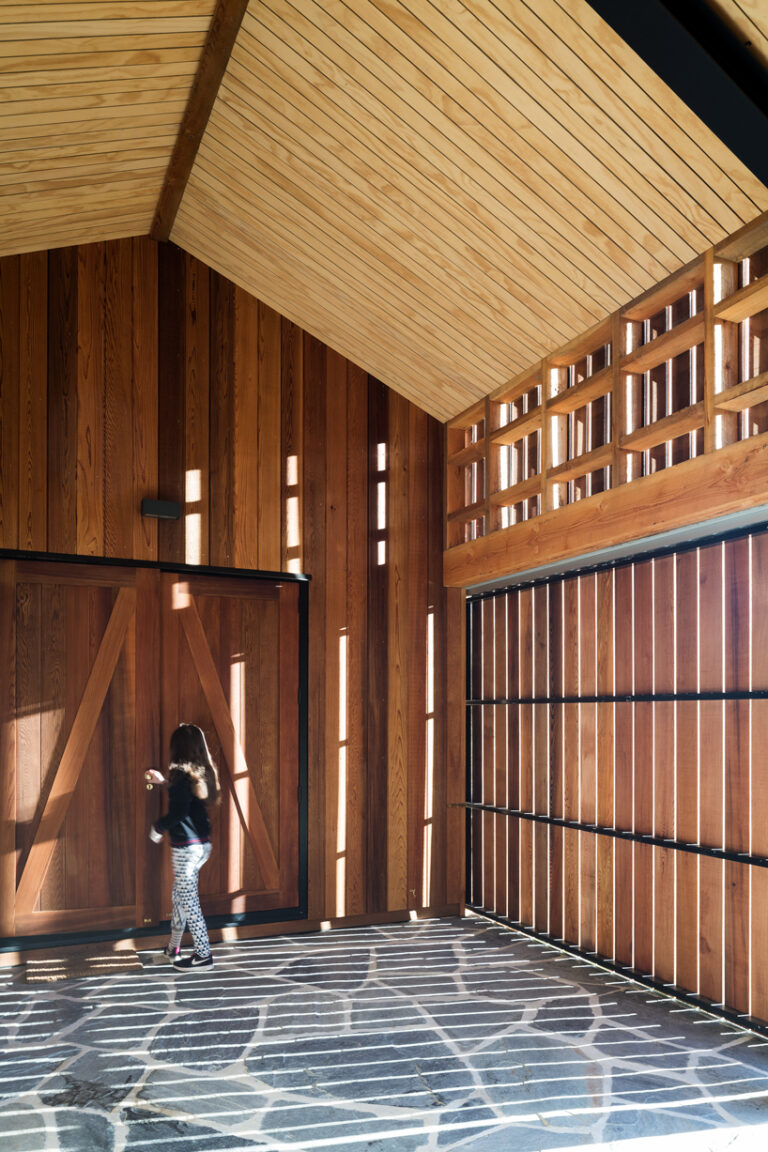 RTA studio nestles a timber holiday home into new zealand's southern alps