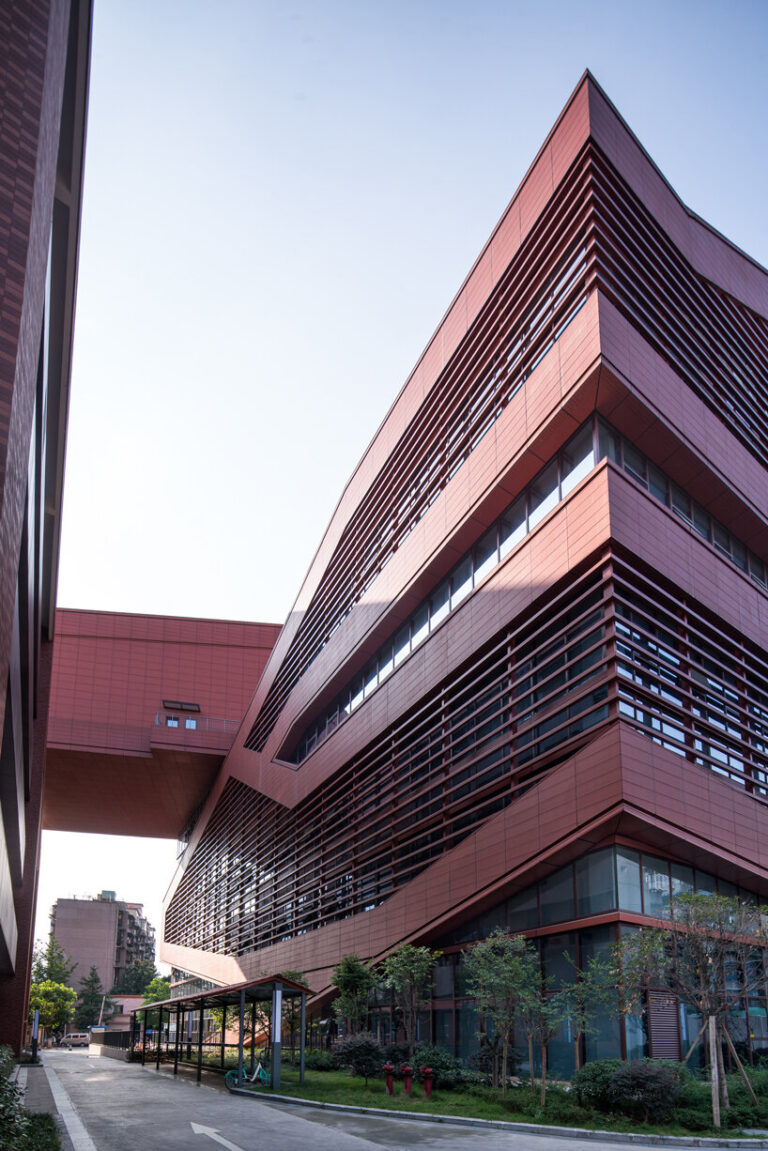 DUTS design stacks intersecting volumes for library in chengdu