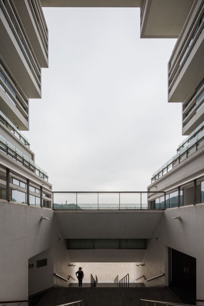 herzog & de meuron's monumental SUMC building rises over shantou, china