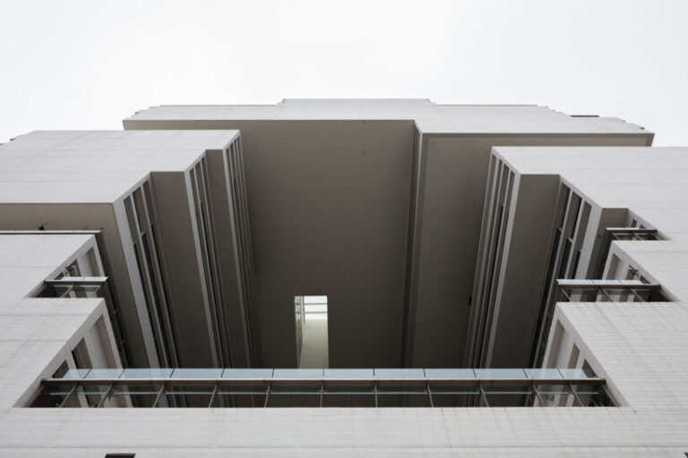 herzog & de meuron's monumental SUMC building rises over shantou, china