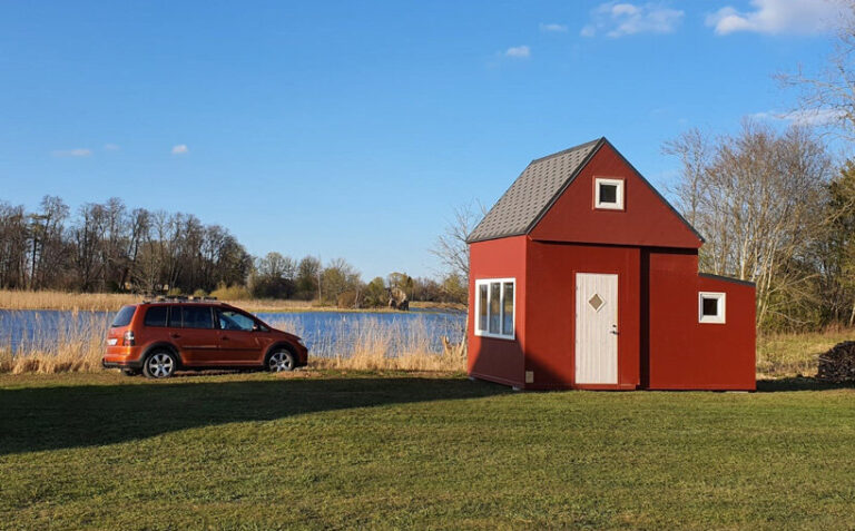 'brette haus' is a tiny prefabricated house that unfolds in only three ...