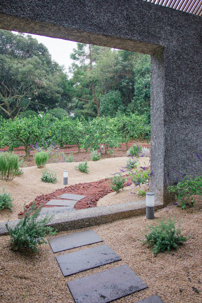 Z_lab completes linear guest house 'soyosorim' in south korea's jeju island
