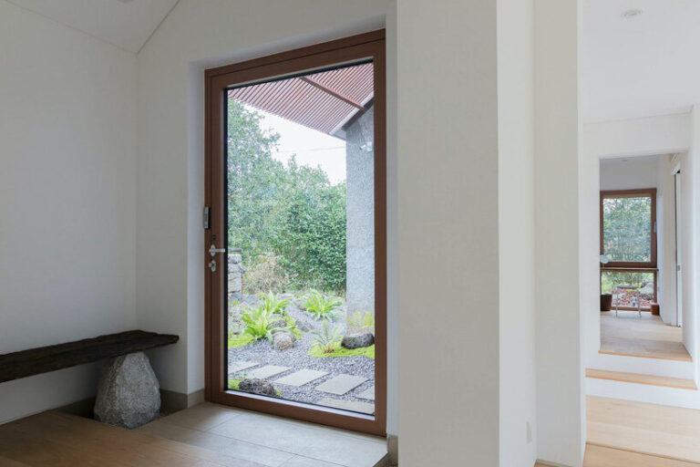 Z_lab completes linear guest house 'soyosorim' in south korea's jeju island