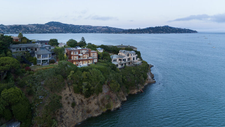 with 'softie,' OPA sculpts a dwelling that is cavernous and cloud-like