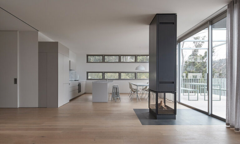 chris connell design completes a minimalist weekend house in australia