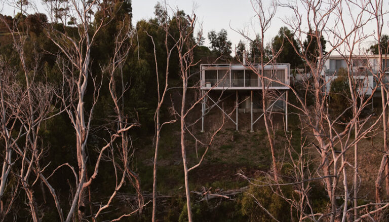 chris connell design completes a minimalist weekend house in australia