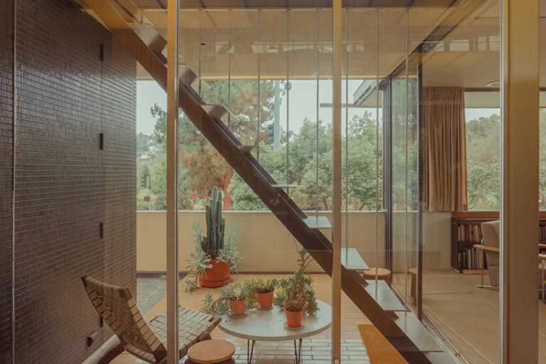 franck bohbot captures richard neutra's VDL research house II in los ...