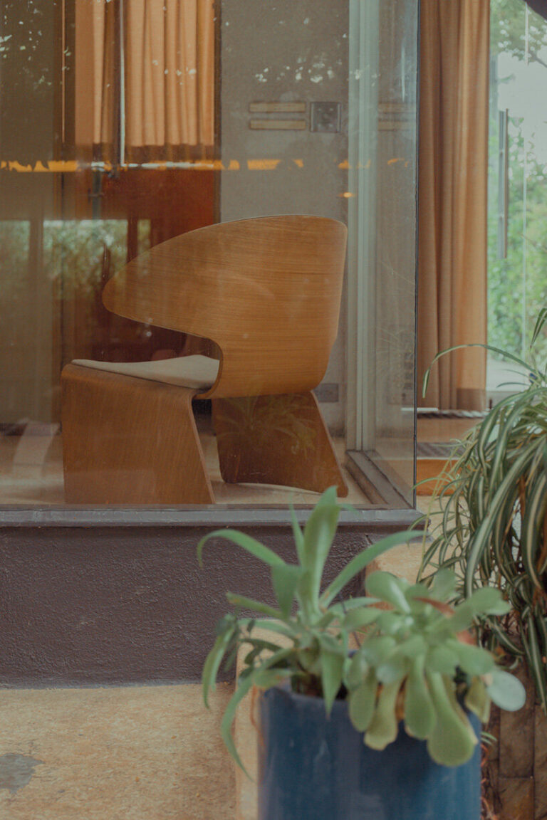 franck bohbot captures richard neutra's VDL research house II in los ...