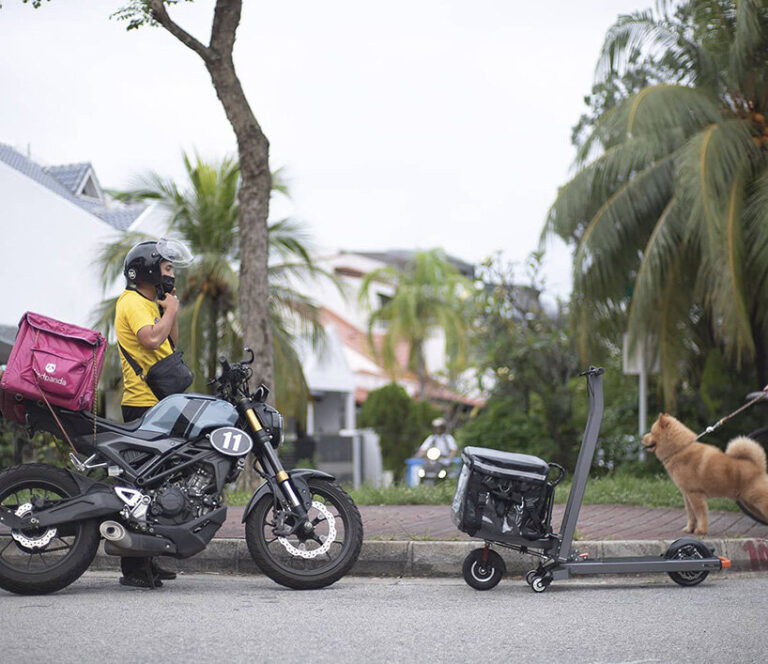 MIMO C1 goes from electric scooter to trolley in just 3 seconds