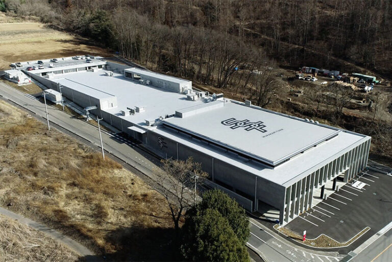 super sprout factory, a completely artificial light type plant opens in ...