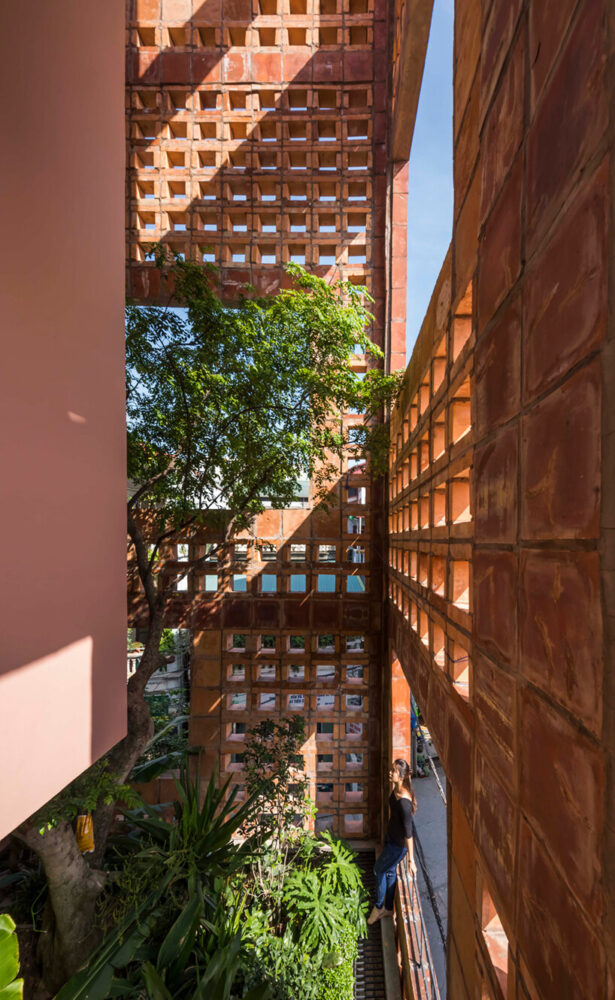 Vtn Architects Wraps Its Bat Trang House In A Ceramic Facade