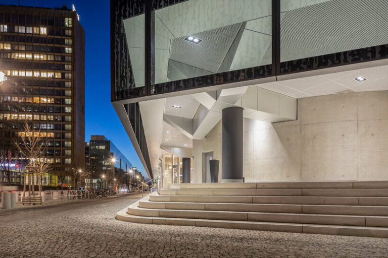 felix loechner captures OMA's axel springer building in berlin