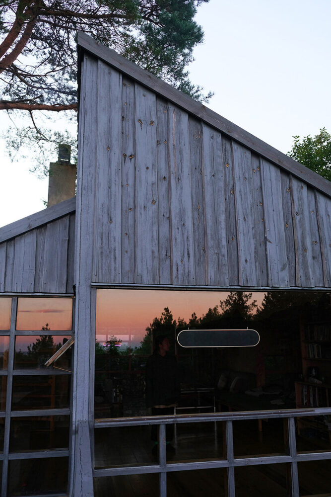 meet 'sunne', a self-powered ambient solar light that captures the hues ...