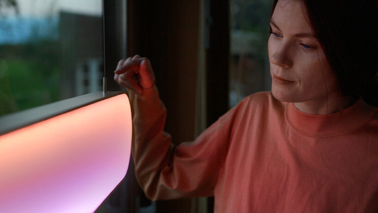 meet 'sunne', a self-powered ambient solar light that captures the hues ...