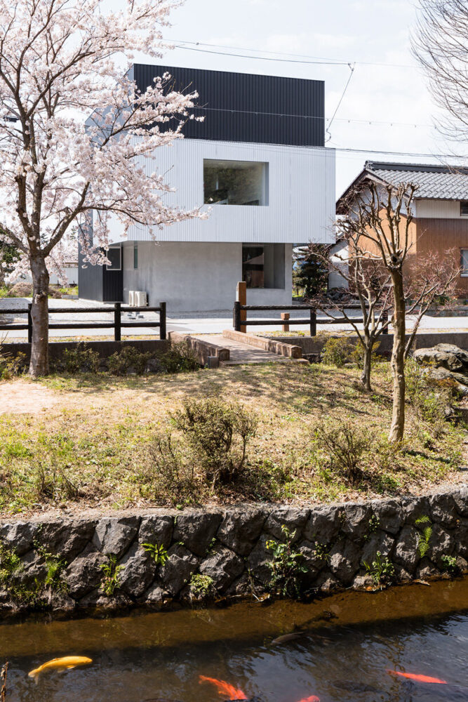 FORM / kouichi kimura completes 'frame house' in japan with ...