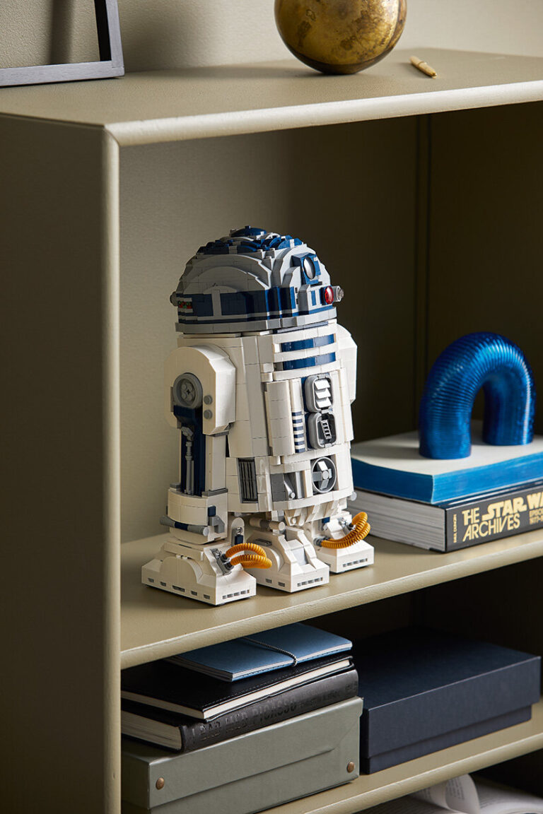 LEGO star wars R2-D2 set — build the galaxy’s most lovable drone with ...