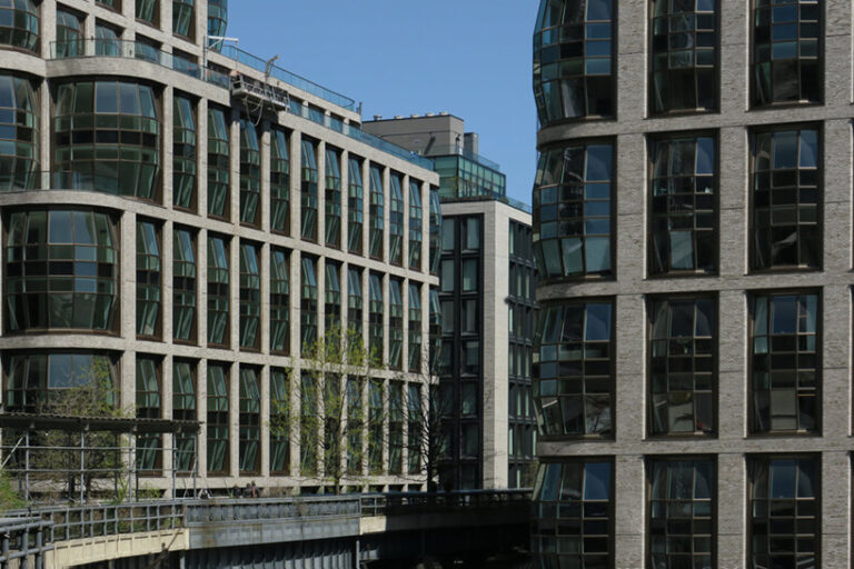heatherwick's 'lantern house' takes shape along new yorks high line