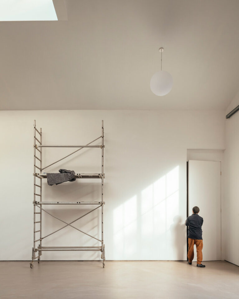 thomas randall-page designs a studio for his sculptor father in rural devon