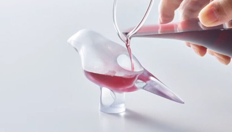 TAKI PRODUCTS' bird-shaped sake glass stops you drinking too much