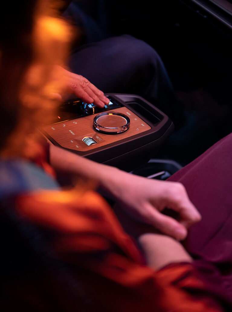 BMW iX debuts all-new intelligent, multisensorial idrive user experience