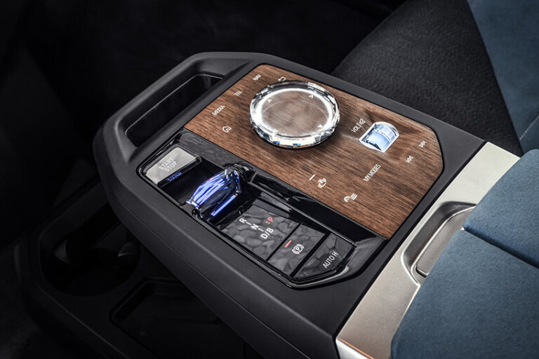 BMW iX debuts all-new intelligent, multisensorial idrive user experience