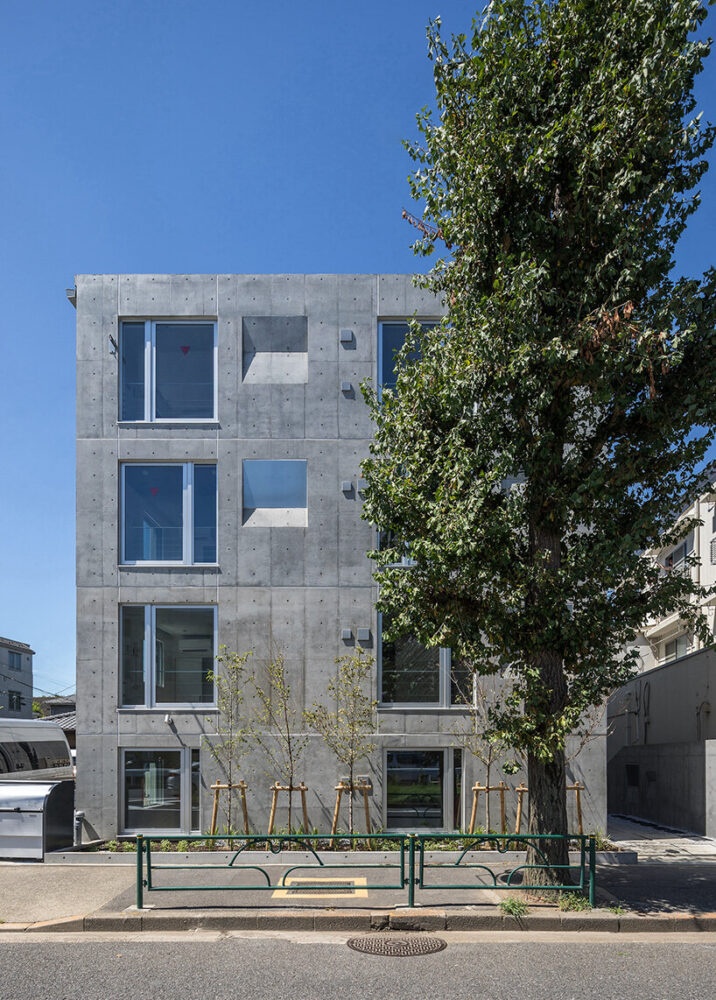 concrete box residence by ryuichi sasaki reflects its surroundings in tokyo