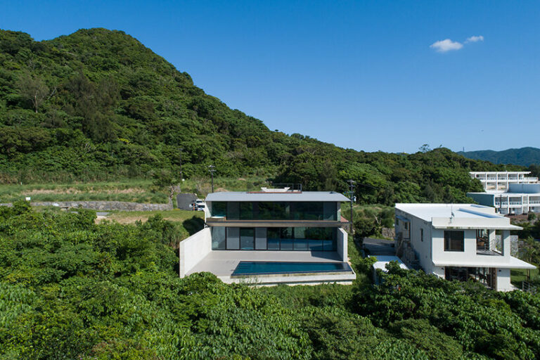 apollo architects's 'INFINITY' house captures unimpeded views of ...