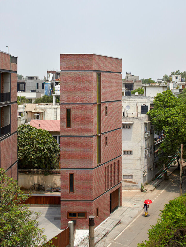 edmund sumner captures india's contemporary architecture in his new book