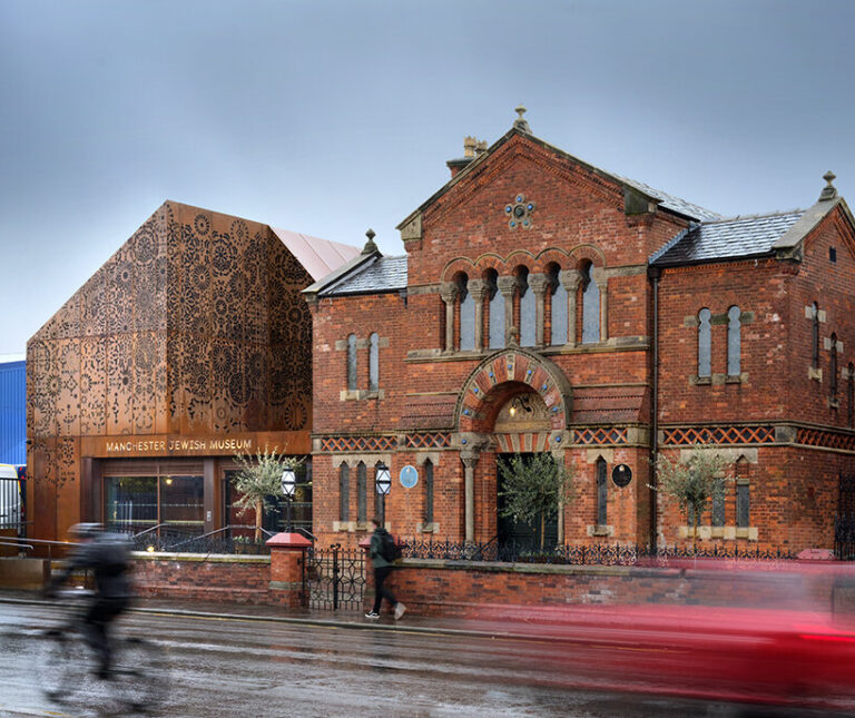 manchester jewish museum hybridizes industrial and religious heritage