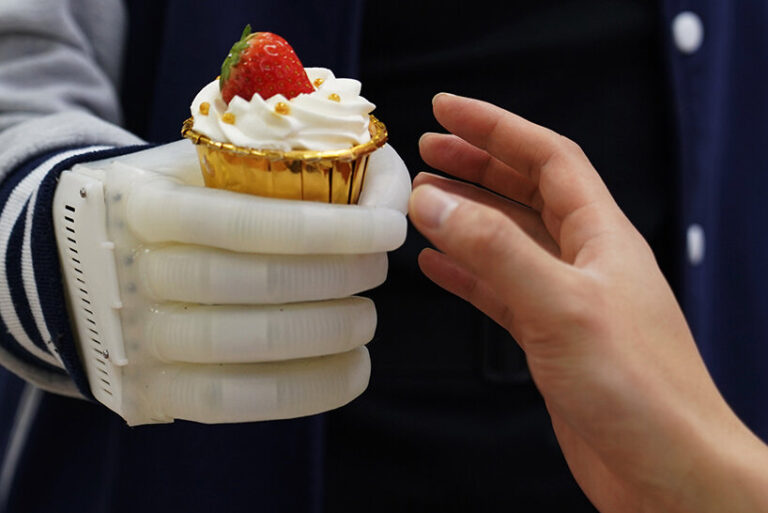 MIT engineers create inflatable robotic hand with real-time tactile control