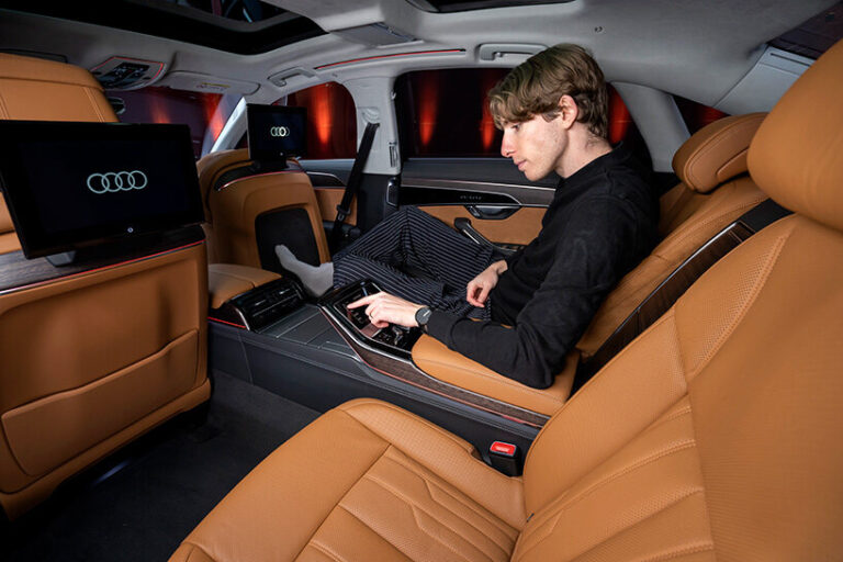 2022 AUDI A8 flagship car debuts new design styling and technologies