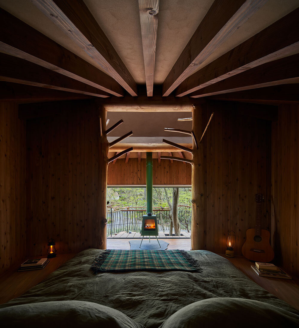 hiroshi nakamura & NAP architects builds treehouse in japan