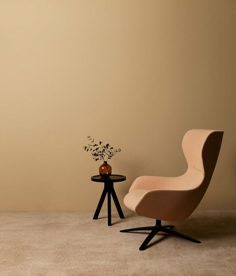 boss design adapts to the flexible workspace with cocoon-like chair & pods