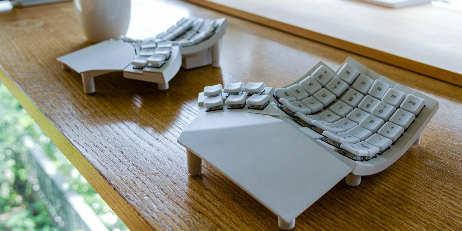 split ergonomic keyboard supports natural finger and thumb movement