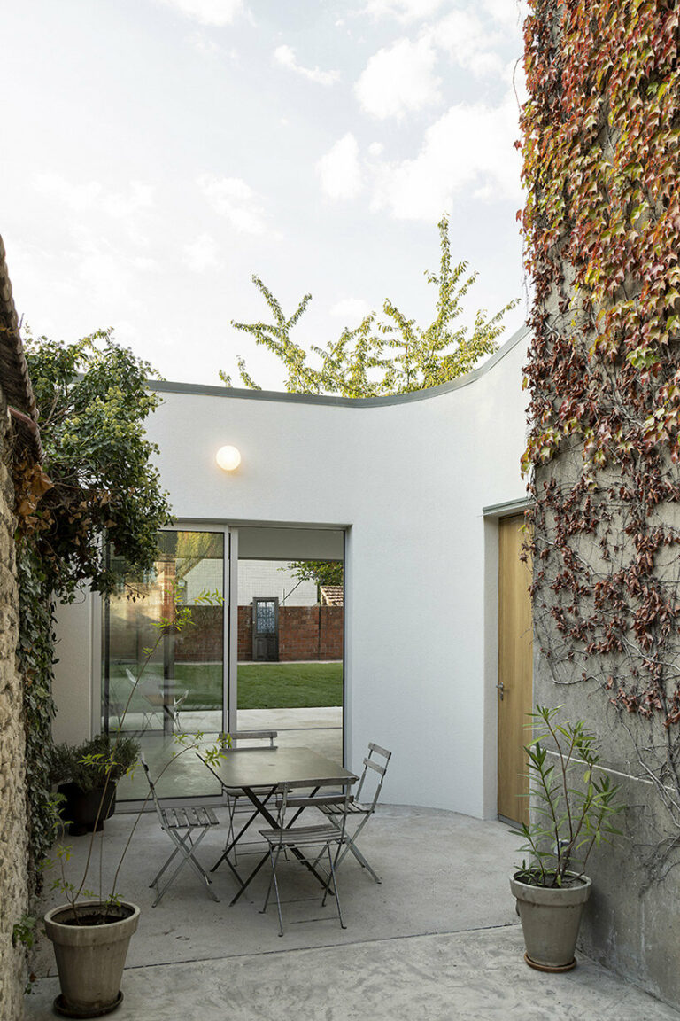 lines & curves engage in visual play within berenice curt's minimalist ...