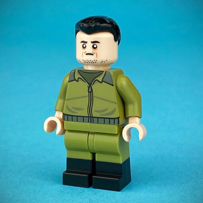 citizen brick supports ukraine with zelensky and molotov cocktails LEGOs