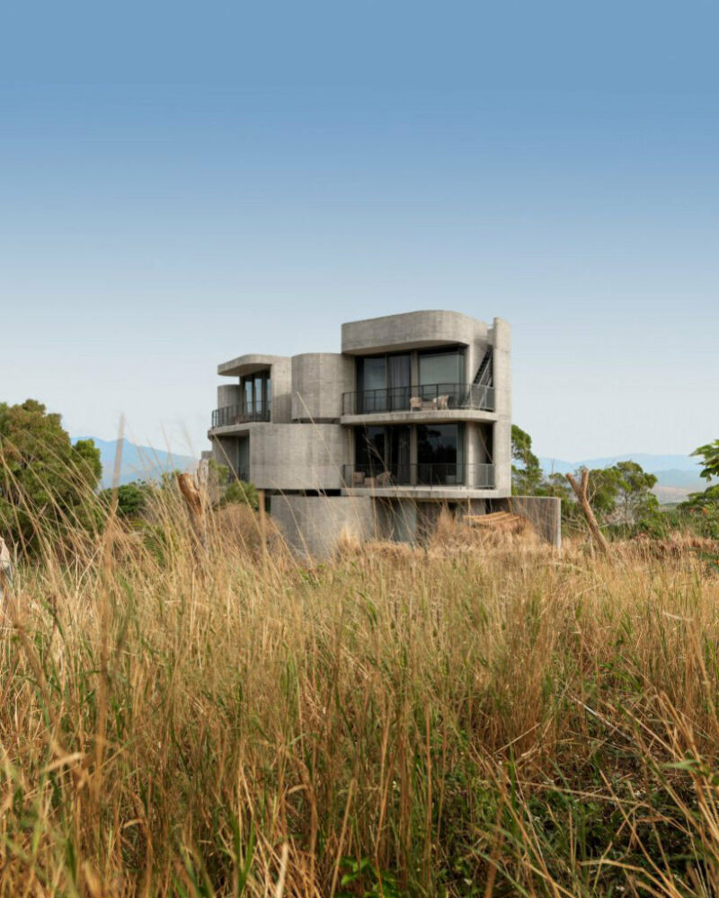 curvaceous concrete walls compose XRANGE architects' remote retreat in ...
