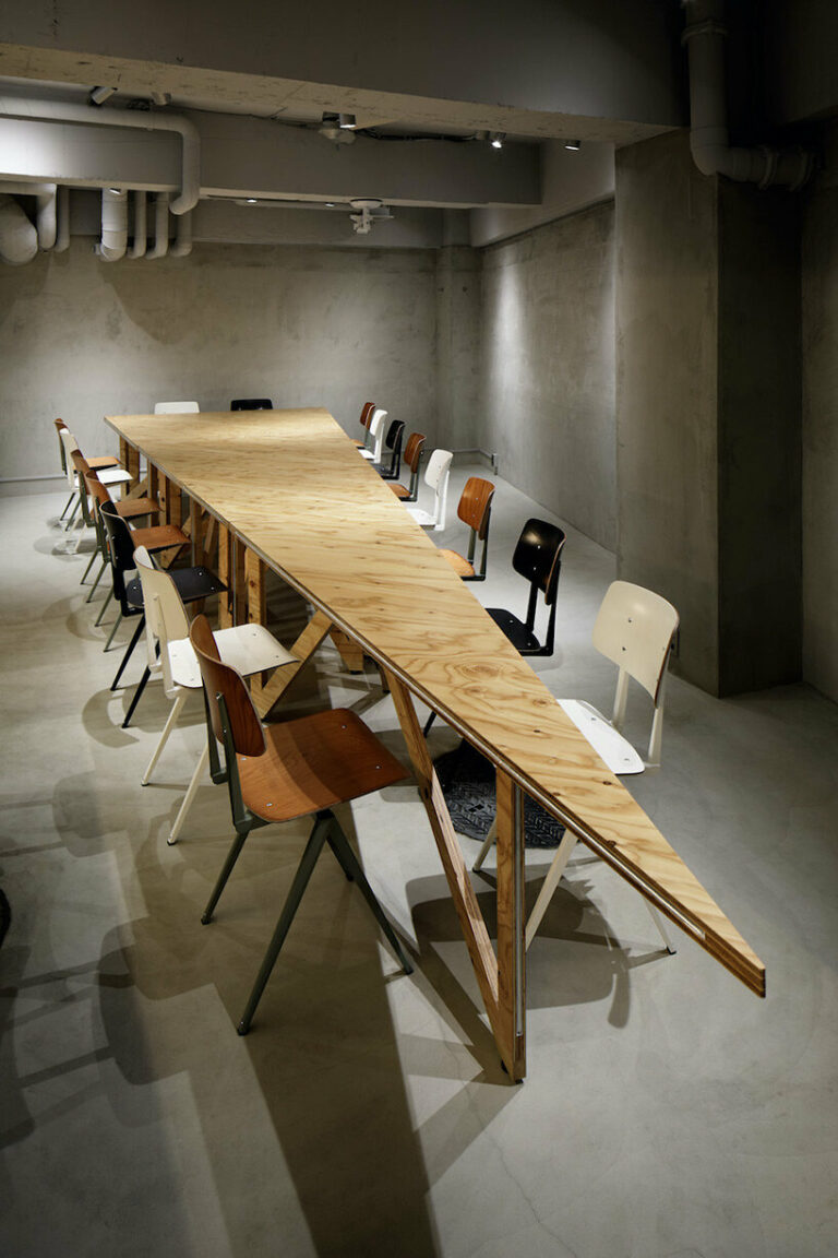 UENOA installs transformable triangular table system in tokyo dining space