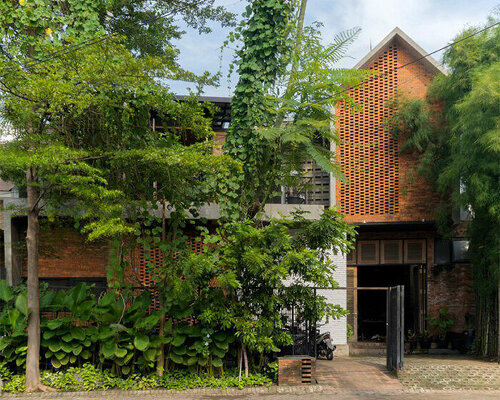'keputih boarding house' by andy rahman architect