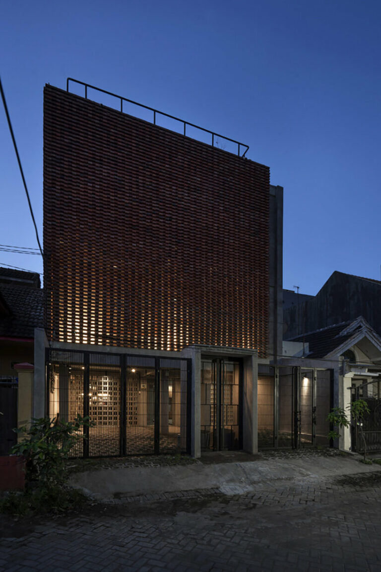 'keputih boarding house' by andy rahman architect