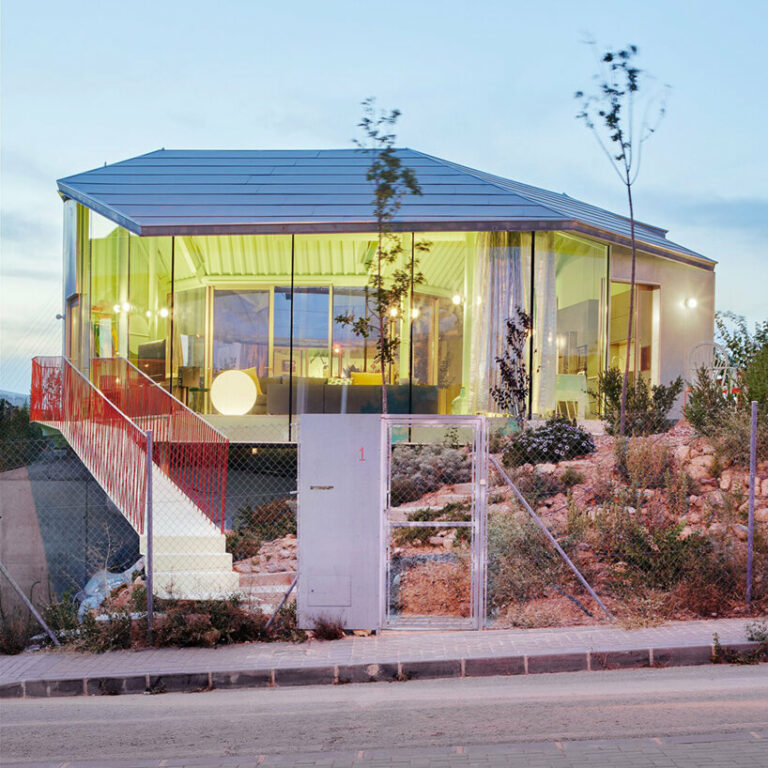 this 'rambla climate-house' is reviving an ecosystem lost to urbanization