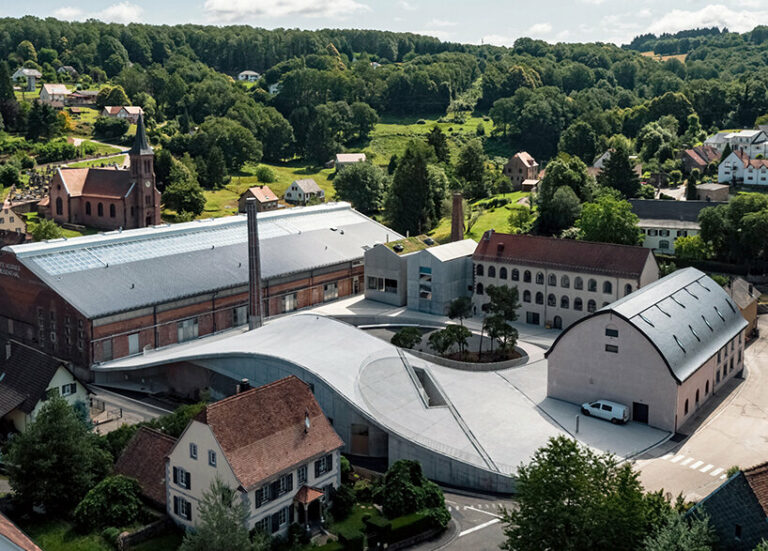 SO – IL extends glass museum in france with undulating concrete rooftop
