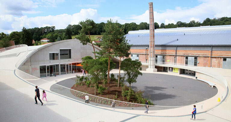 SO – IL extends glass museum in france with undulating concrete rooftop