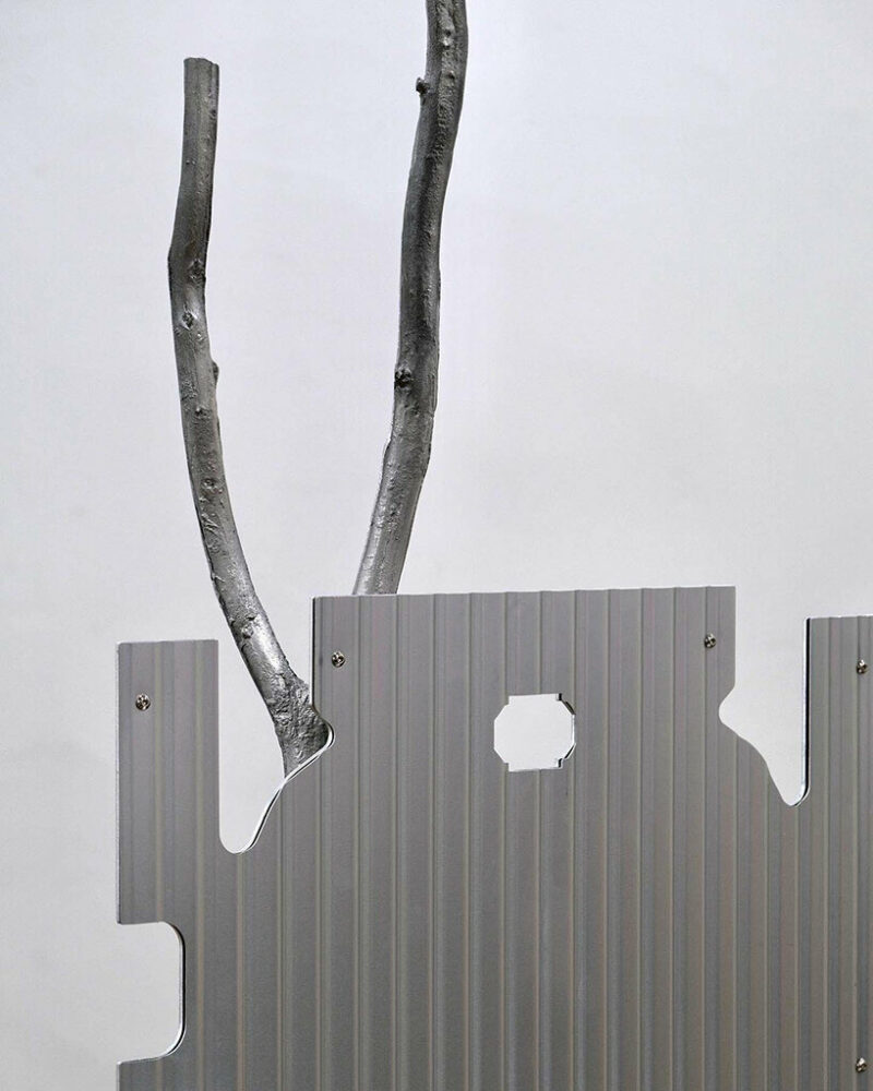 lee sisan's chair is made of RIMOWA's luggage pieces + cast aluminum ...