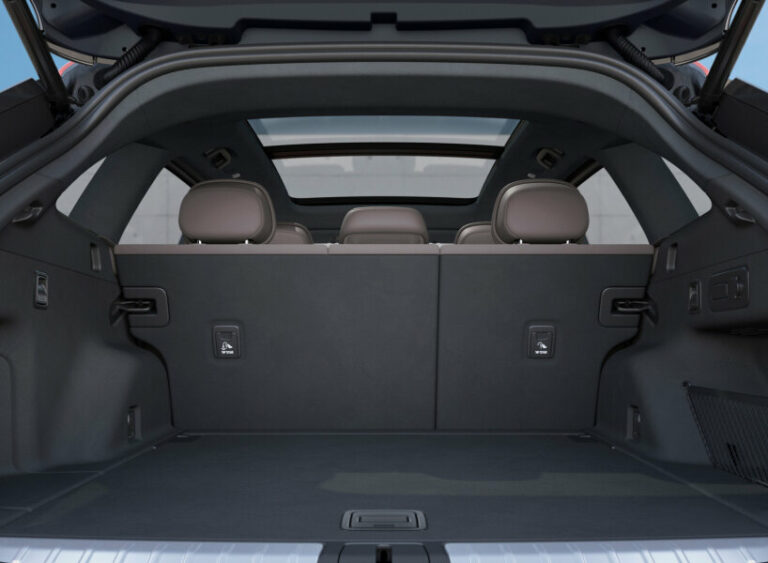 ES7 SUV of NIO challenges tesla with 10 drive modes, digital cockpit ...