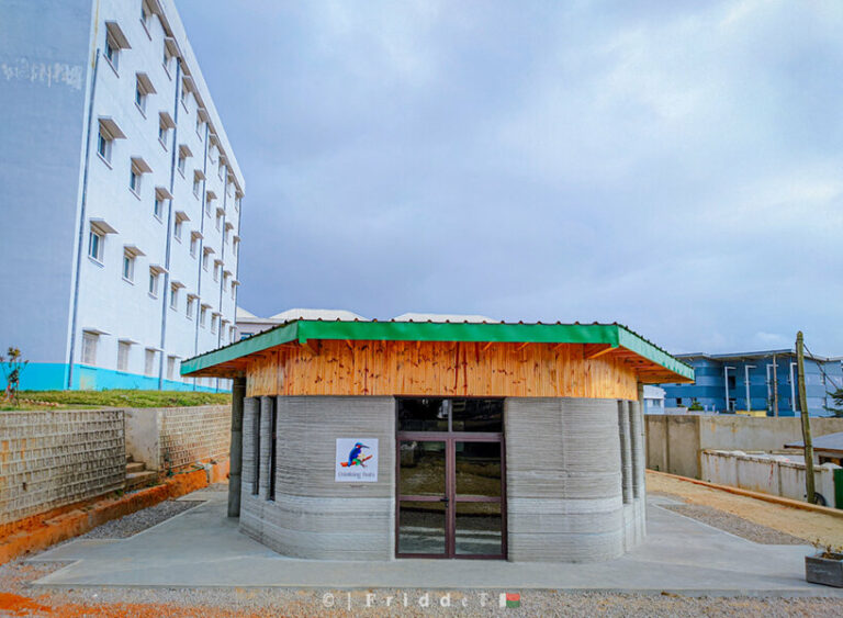 thinking huts completes first of many 3D printed schools in madagascar