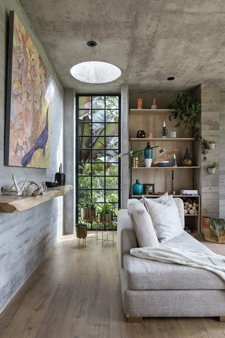 a.lugar's 'casa de arce' harmonizes with its garden site in colombia