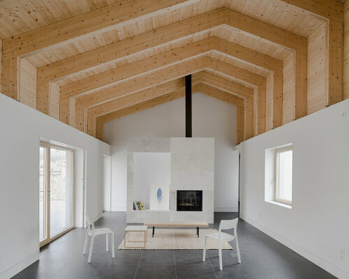 fran silvestre arquitectos house in the lake is built with minimal volumes