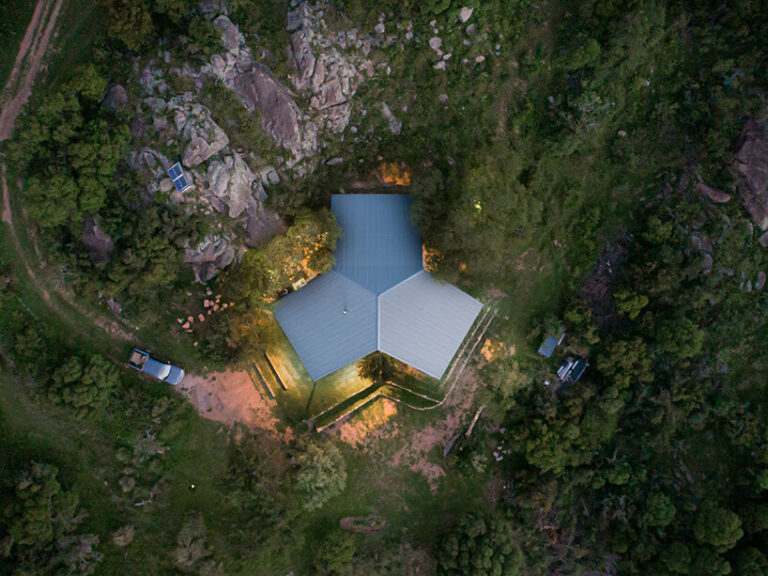 DMA studio nestles 'rancho serrano' among mountains of argentina